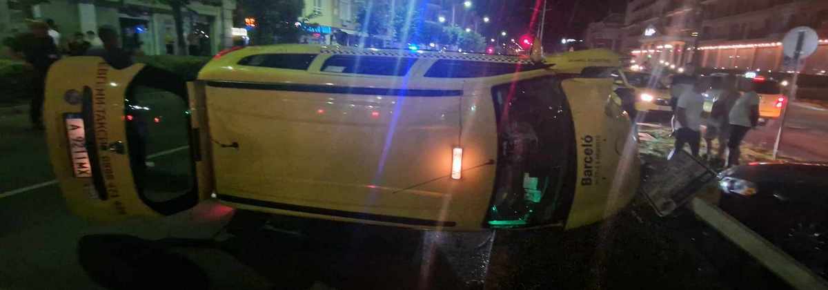Тежка катастрофа в Слънчев бряг такси е по таван